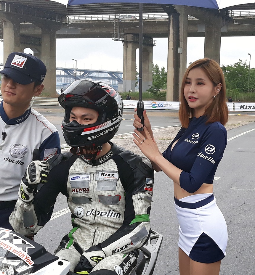 2019 KSRC 제 1전 참가선수들과 박소유 님 – 미스디카